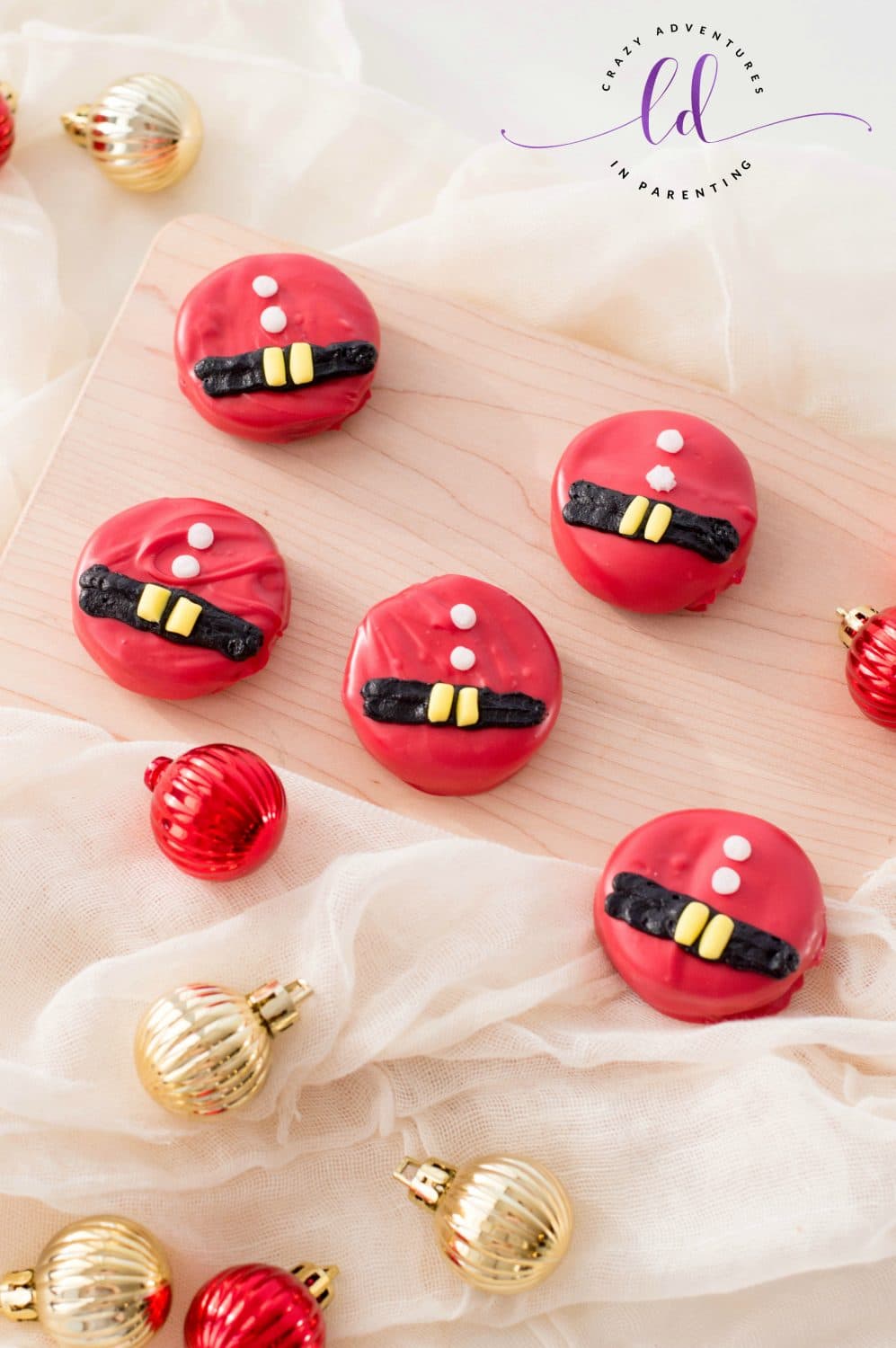 Santa Belt Oreos | Crazy Adventures in Parenting