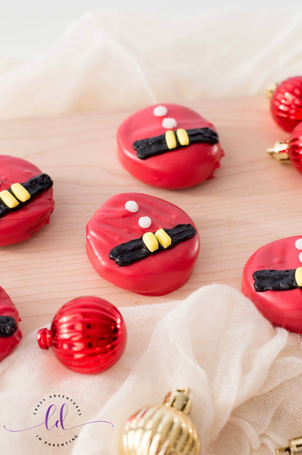 Santa Belt Oreos | Crazy Adventures in Parenting