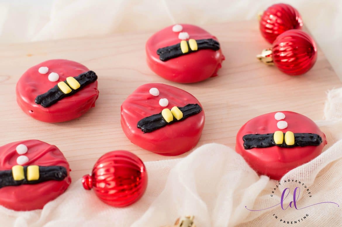 Santa Belt Oreos | Crazy Adventures in Parenting