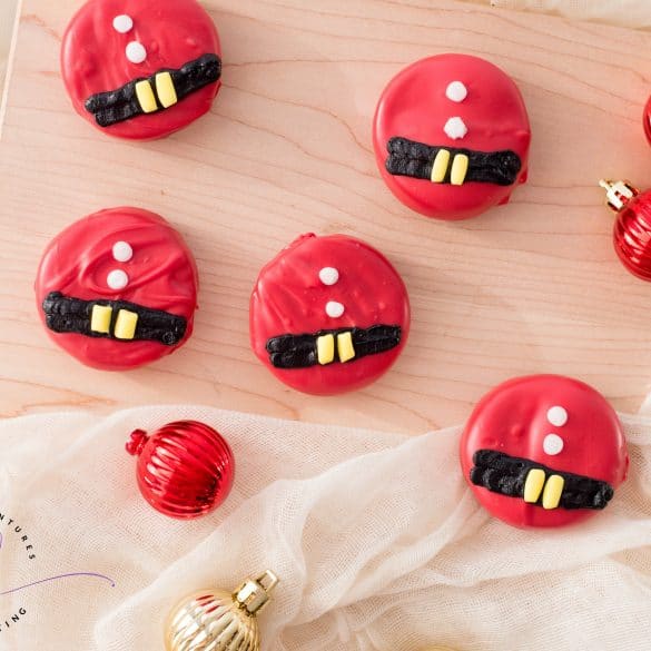 Santa Belt Oreos | Crazy Adventures in Parenting