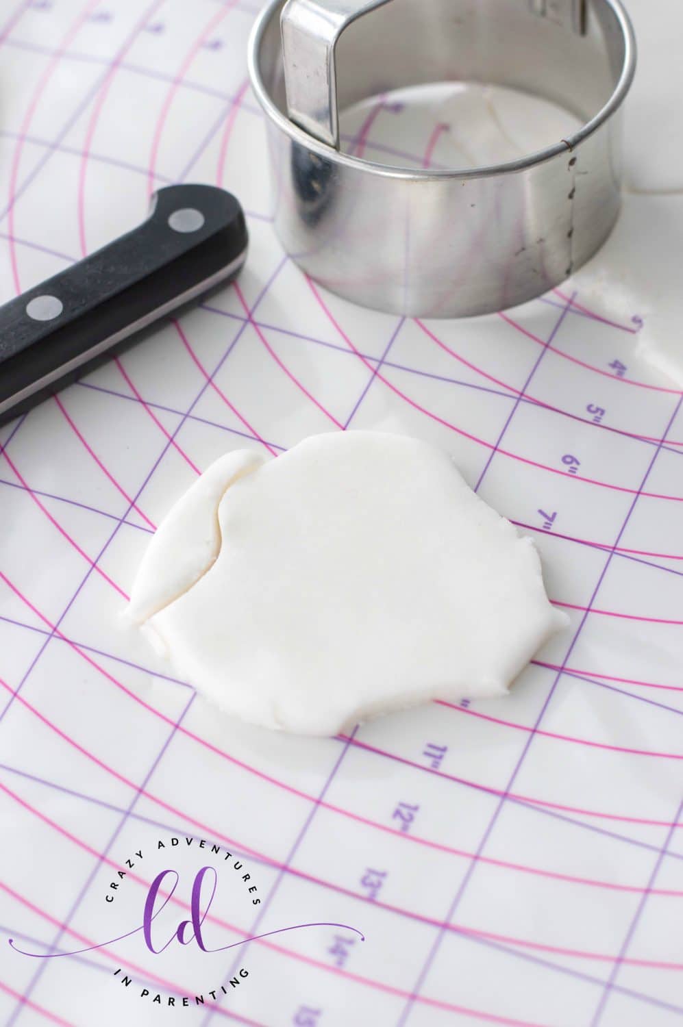 Easy Melted Snowman Cookies | Crazy Adventures in Parenting