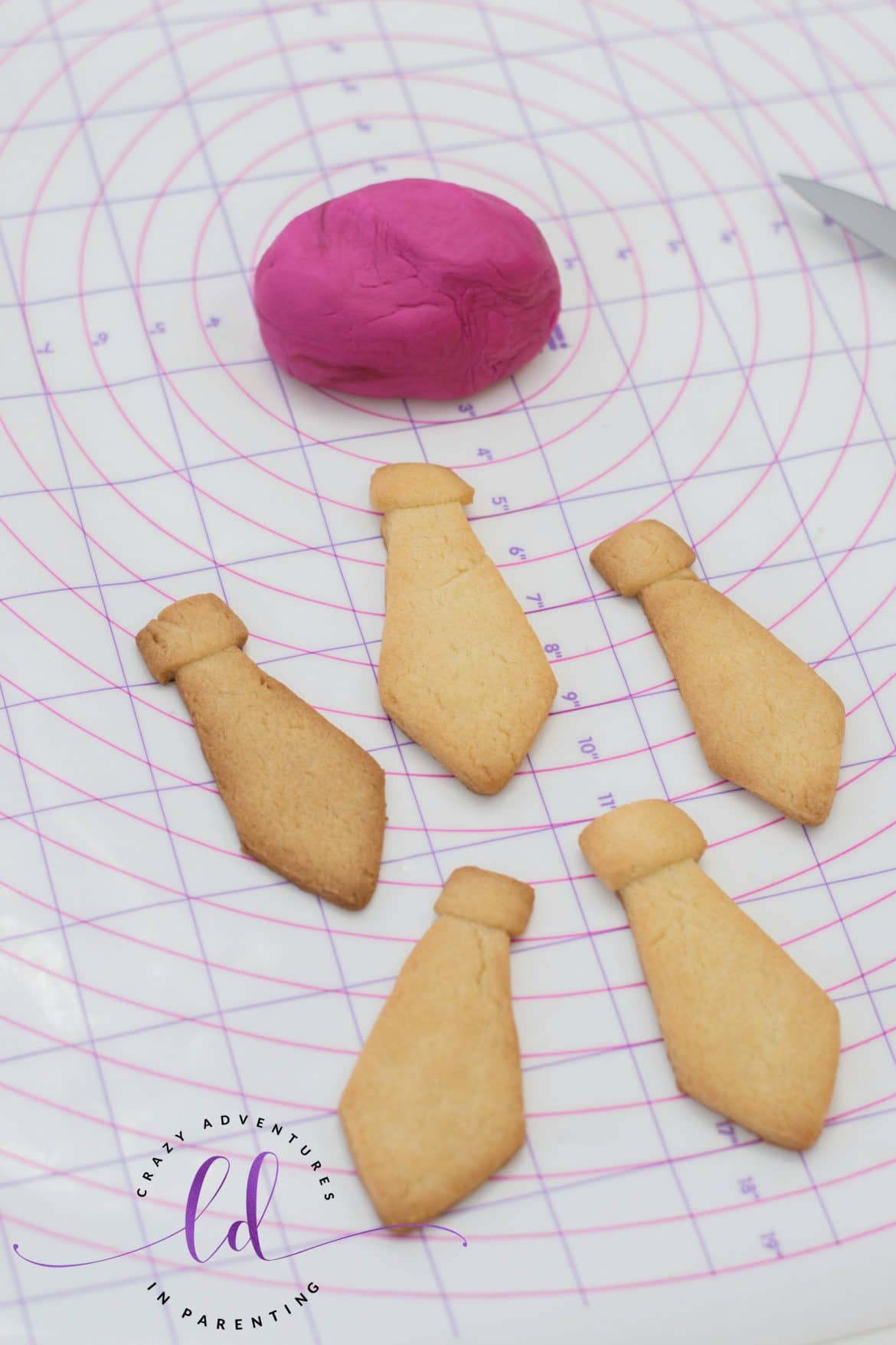 Harry Potter Cookies - Gryffindor Ties | Crazy Adventures in Parenting